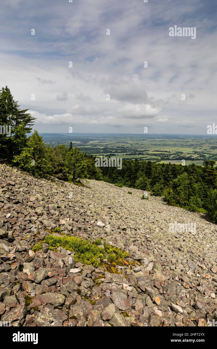 Swiety krzyz stone run hi-res stock photography and images - Alamy