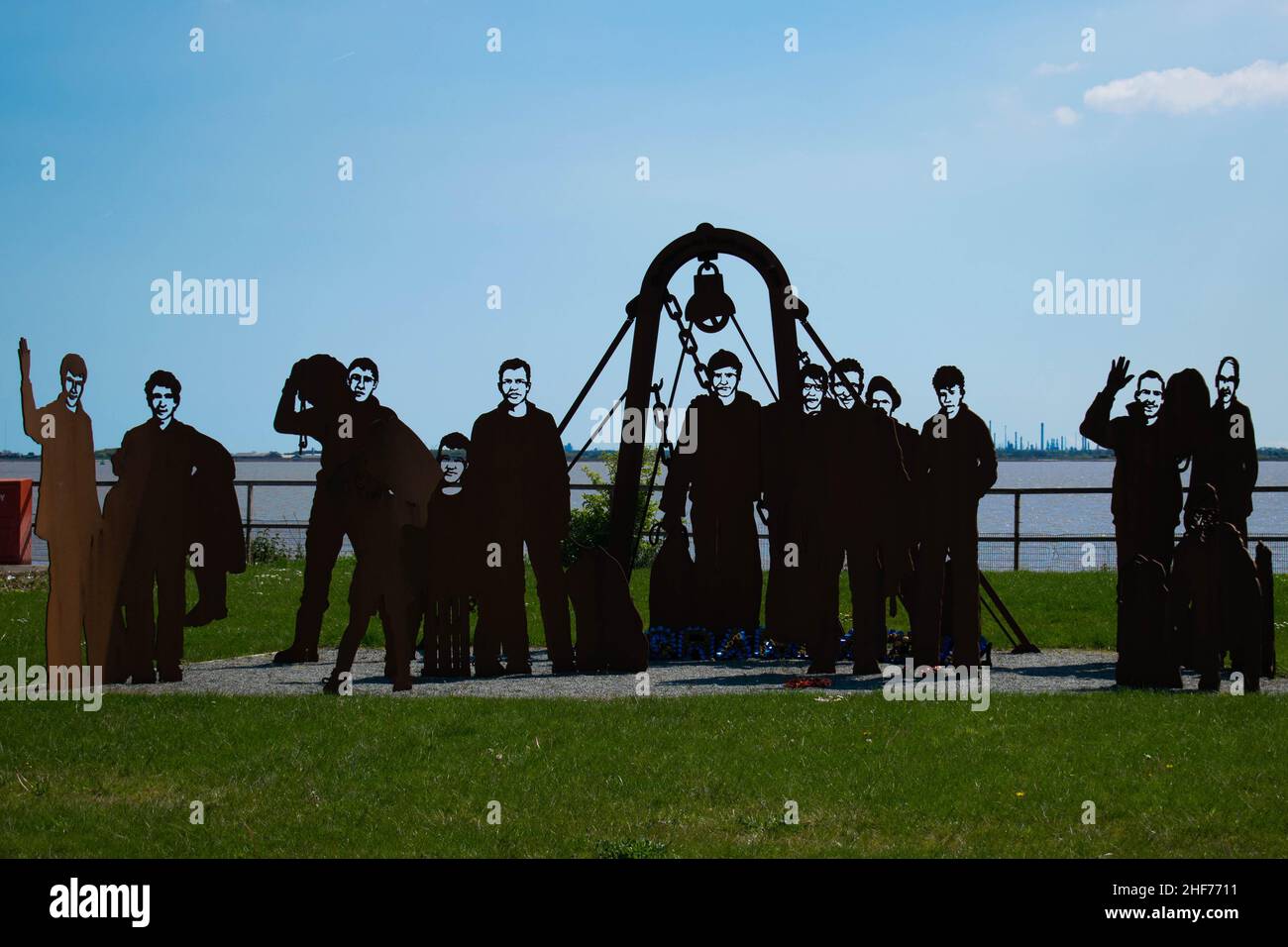 The Memorial to Hull’s Lost Trawlermen, St Andrews Quay Retail Park ...