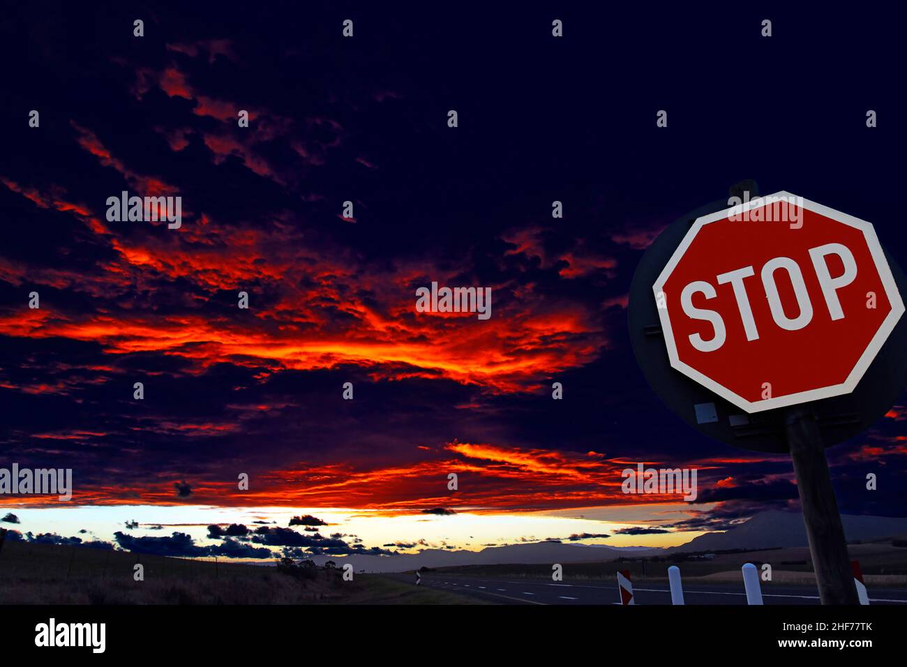 Sunsetting eyes or sunsetting sign hi-res stock photography and images ...