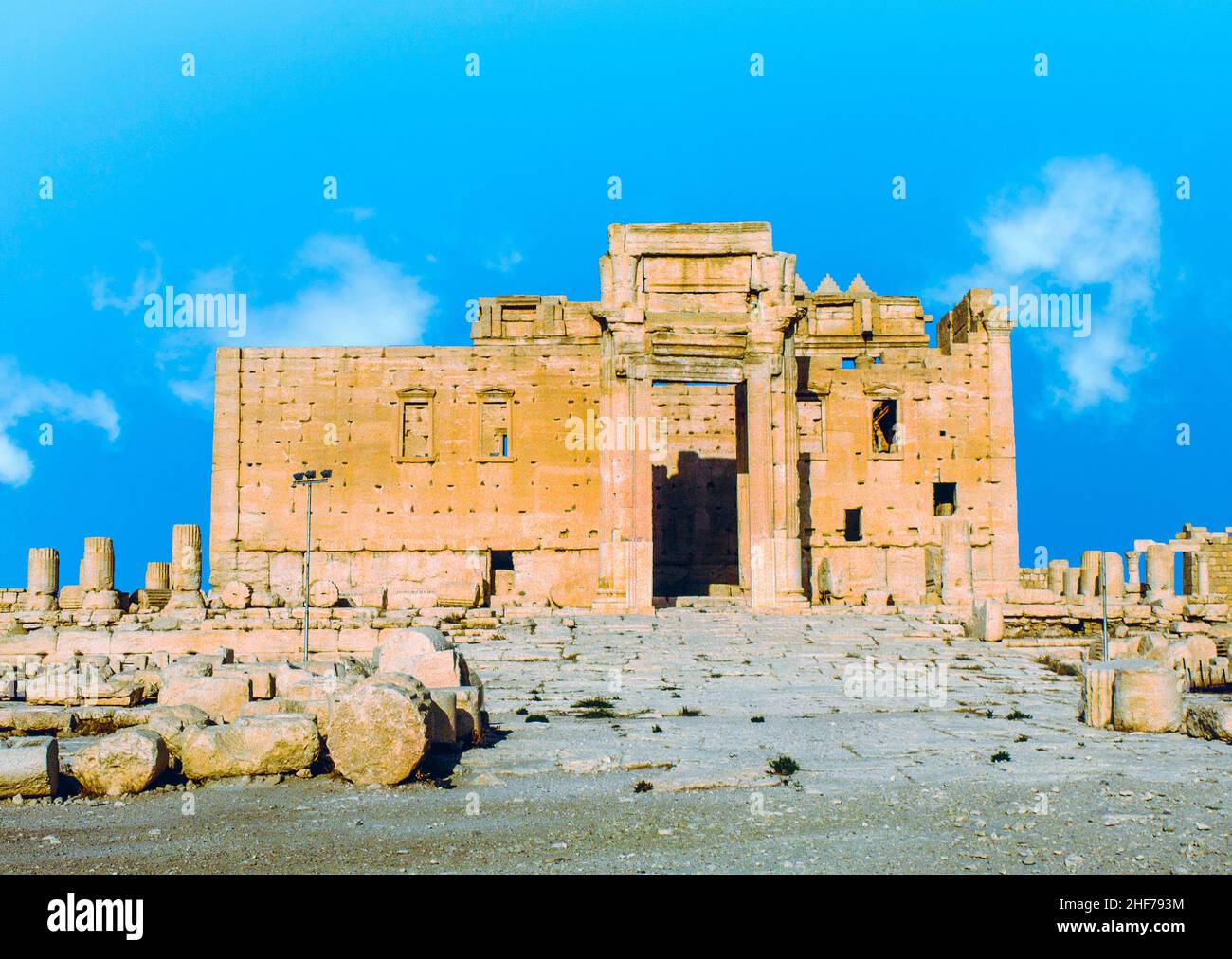 Syria ancient wall desert hi-res stock photography and images - Alamy