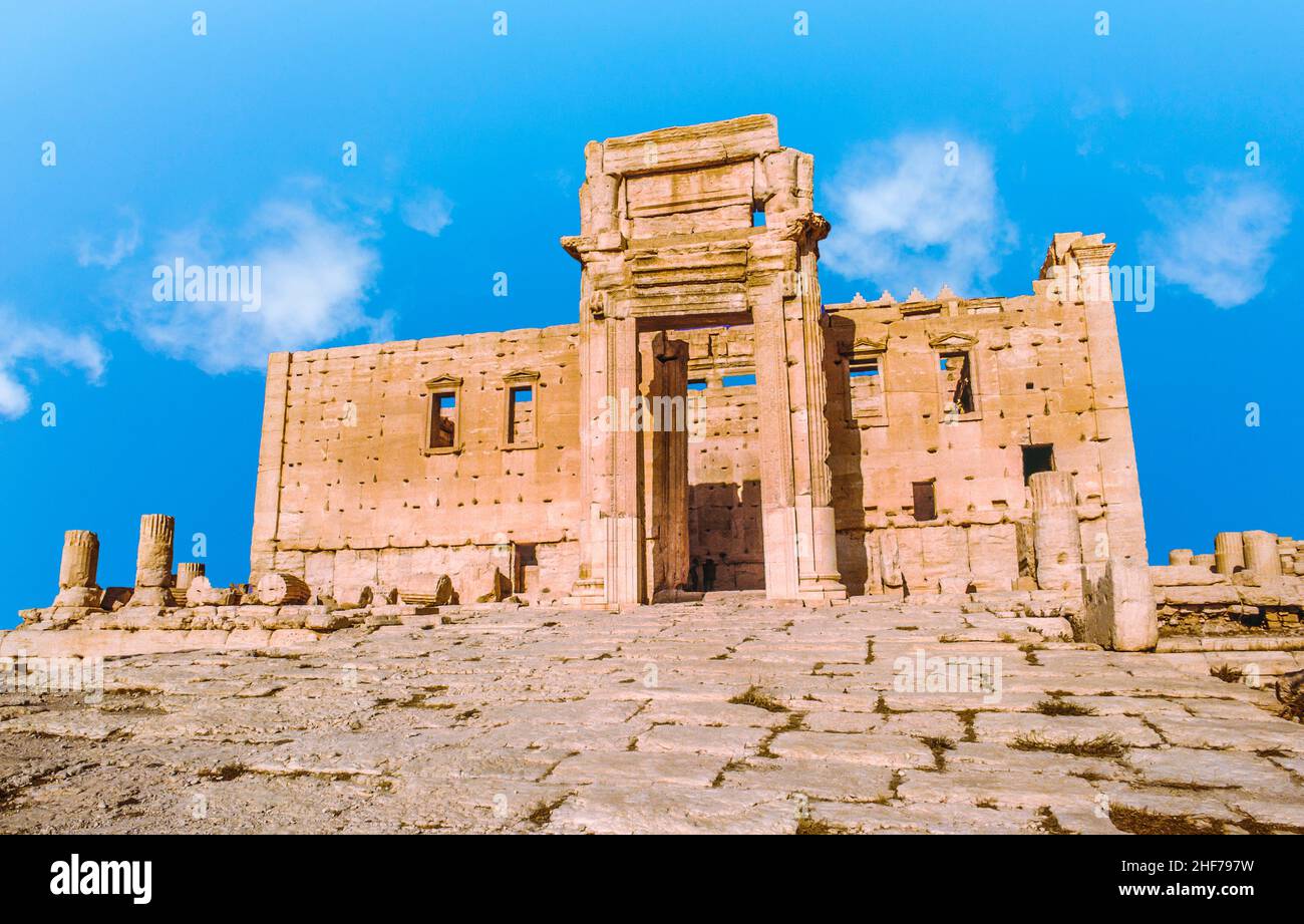 Syria ancient wall desert hi-res stock photography and images - Alamy