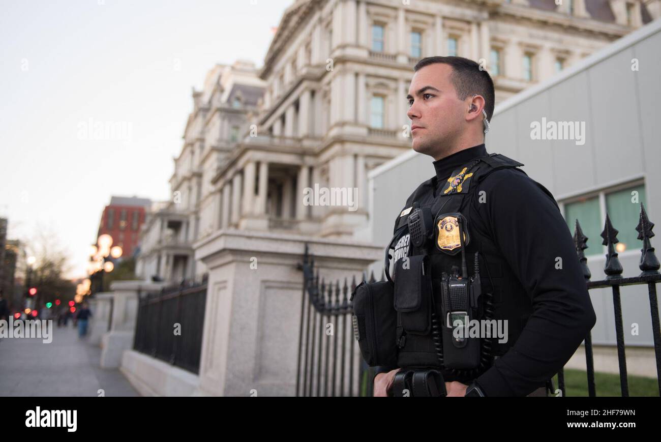 Agent guards hi-res stock photography and images - Alamy