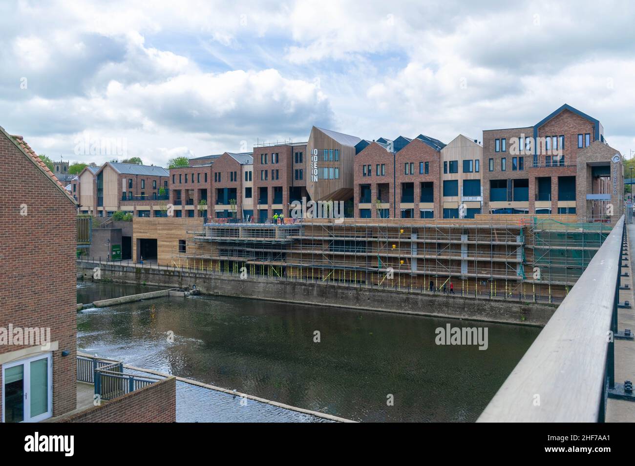 Riverwalk Development for student accommodation, restaurants, bars and ...