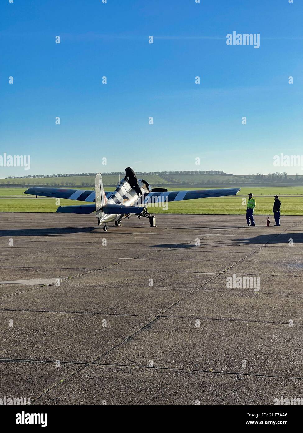 Plane runway ready hi-res stock photography and images - Alamy