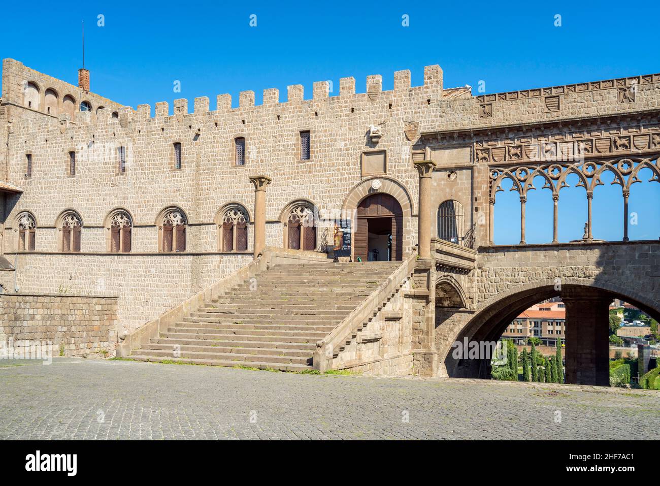 Palazzo der papi di viterbo in the old town hi-res stock photography ...