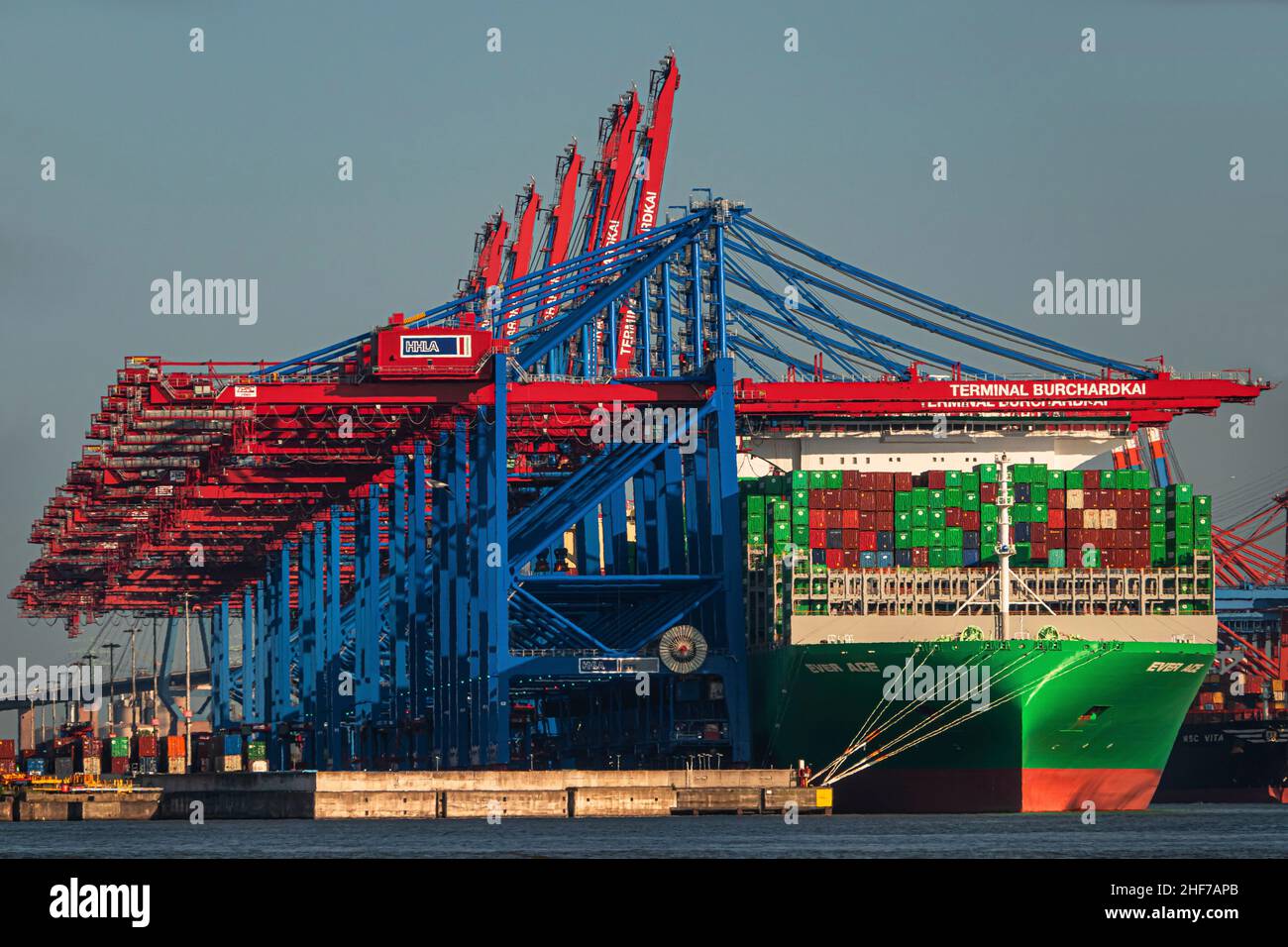 Burchardkai container terminal, Elbe, Port of Hamburg Stock Photo - Alamy