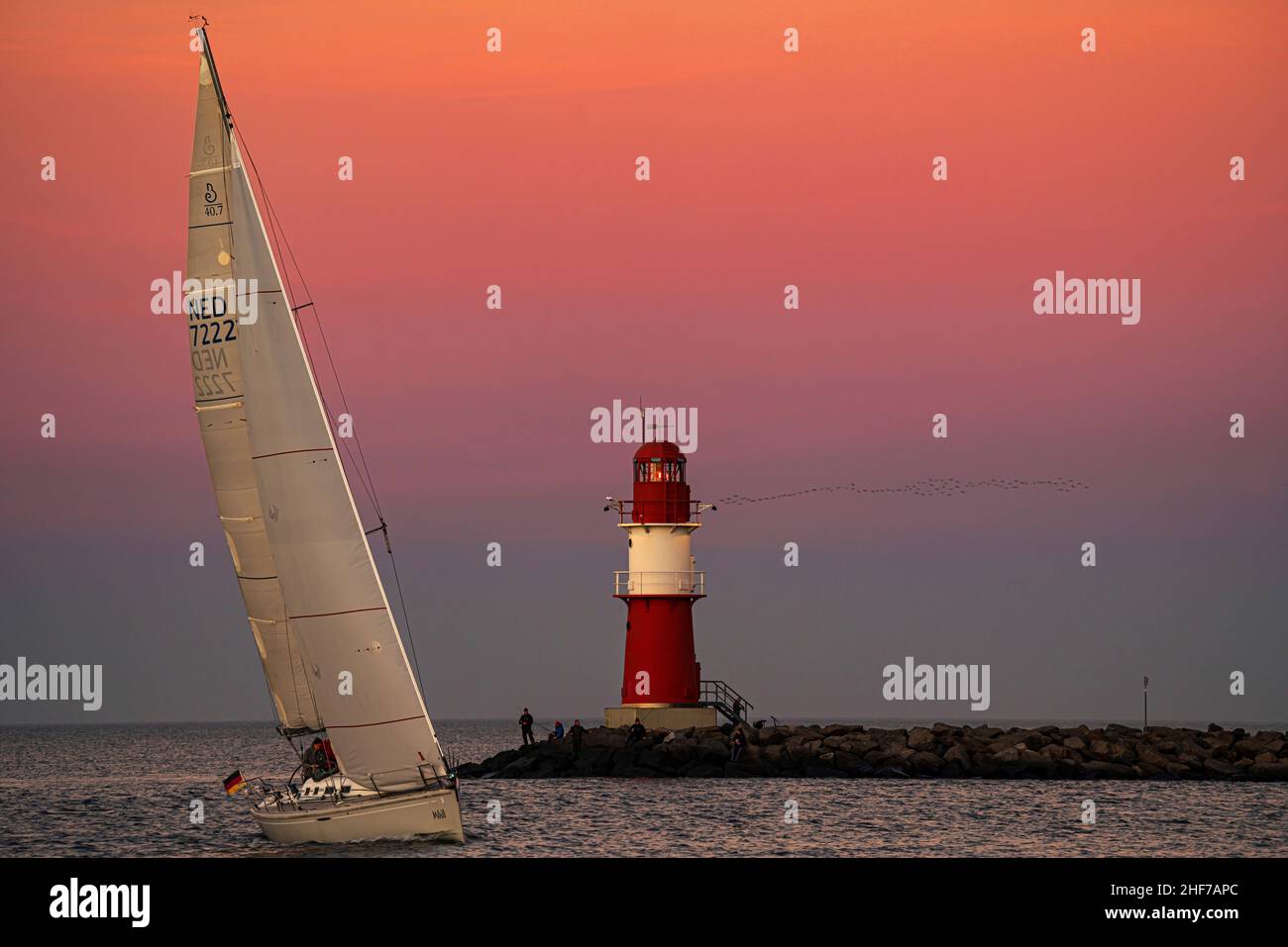 Sunsetting eyes or sunsetting sign hi-res stock photography and images ...