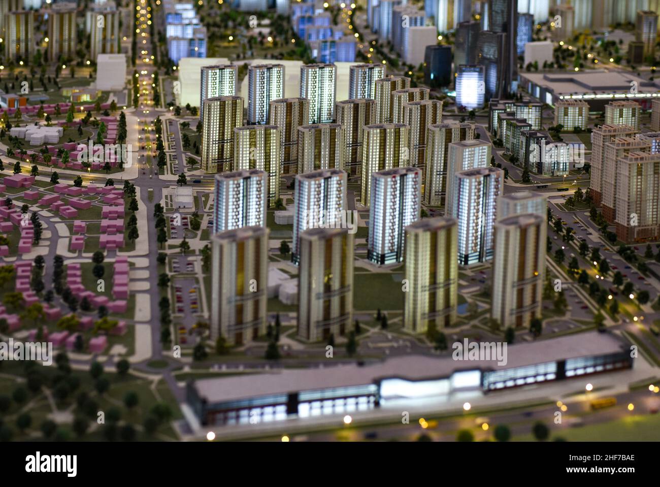 Scale model of city building with roads Stock Photo - Alamy