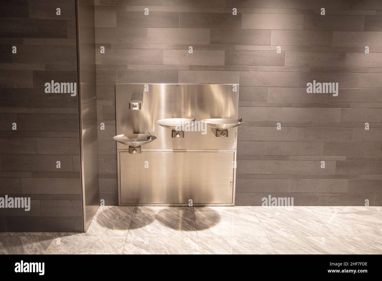 USA, New York City, Manhattan, The Edge, sink, modern Stock Photo - Alamy