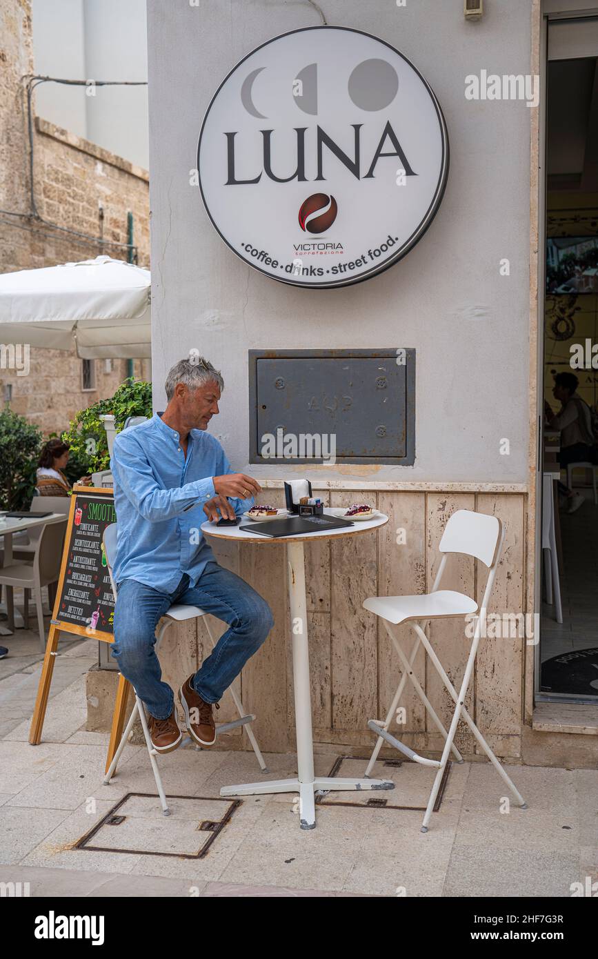 Old man italy coffee hi-res stock photography and images - Alamy