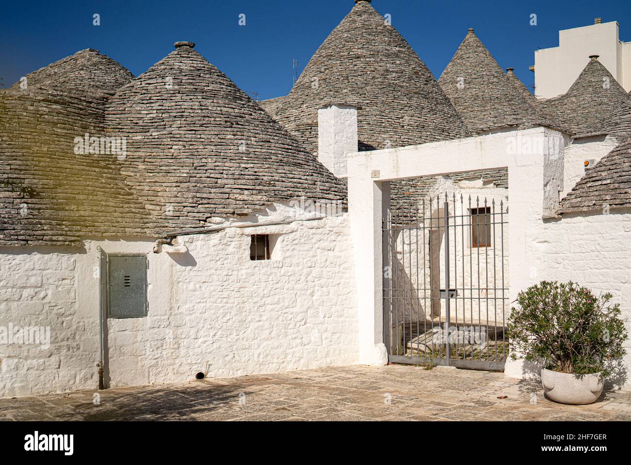 Trulli stone houses in Alberobello, Puglia, Italy Stock Photo - Alamy