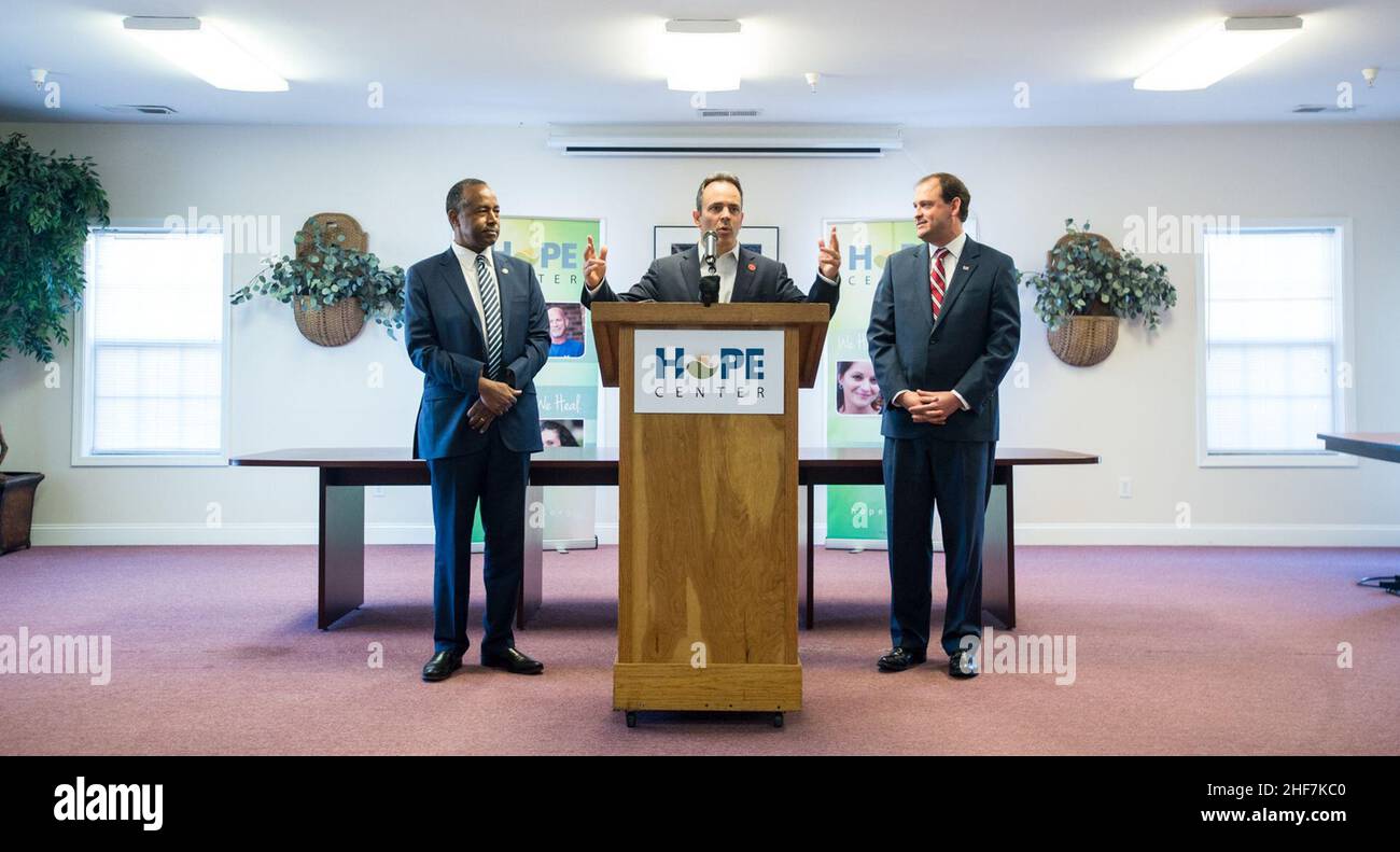 Secretary Carson visits Lexington and Louisville, Kentucky (25100969447 ...