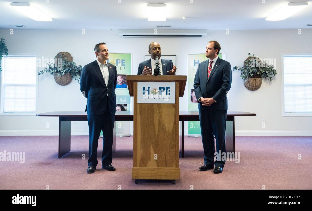 Secretary Carson visits Lexington and Louisville, Kentucky (25100969147 ...