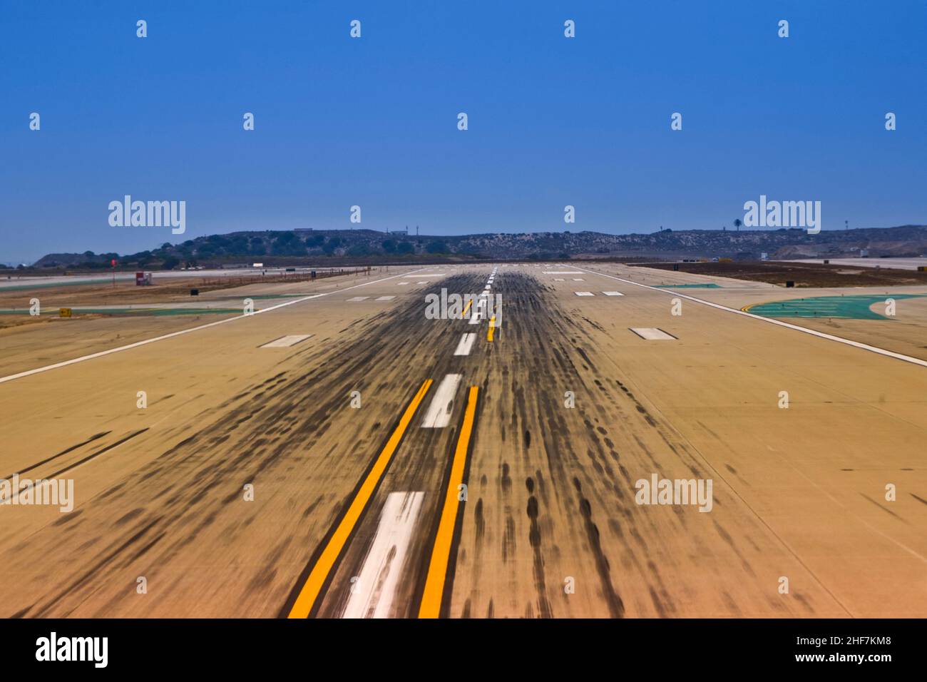 Los angeles airport approach hi-res stock photography and images - Alamy