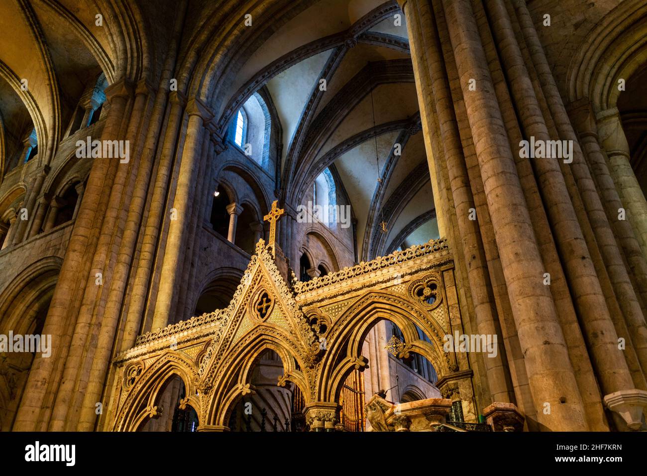 Durham, UK - 29th August 2019: Durham cathedral Interior, glowing in ...