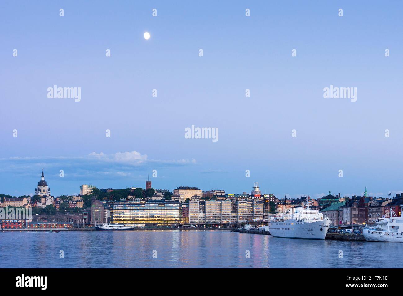 Sweden, Stockholm, view to the old town and to Södermalm, quay, ship ...