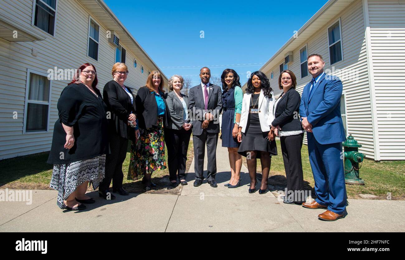 Secretary Carson visits Cedar Rapids, Iowa (41593196251 Stock Photo - Alamy
