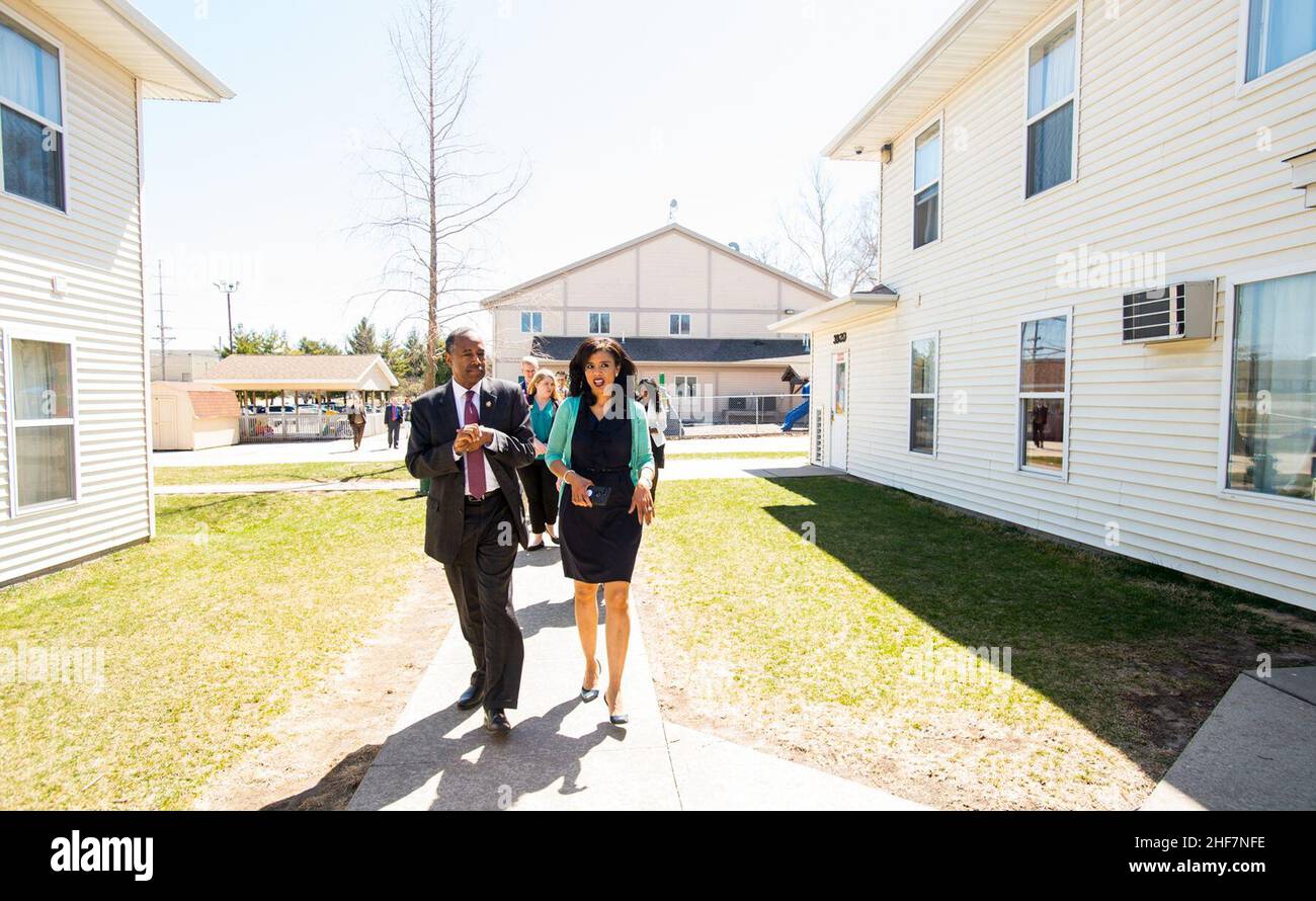 Secretary Carson visits Cedar Rapids, Iowa (41593197011 Stock Photo - Alamy
