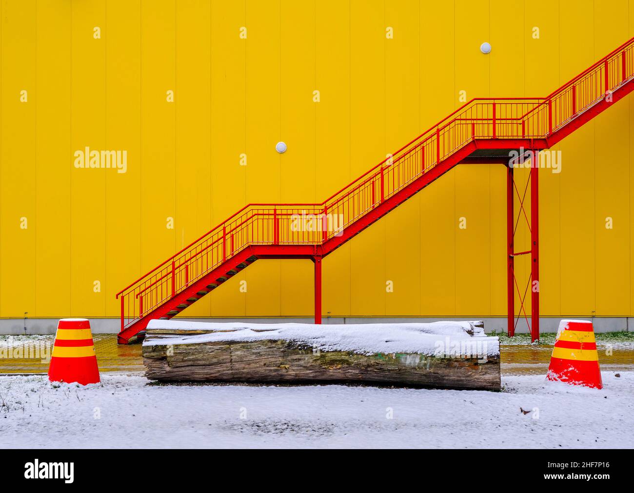 Red stairs hi-res stock photography and images - Alamy