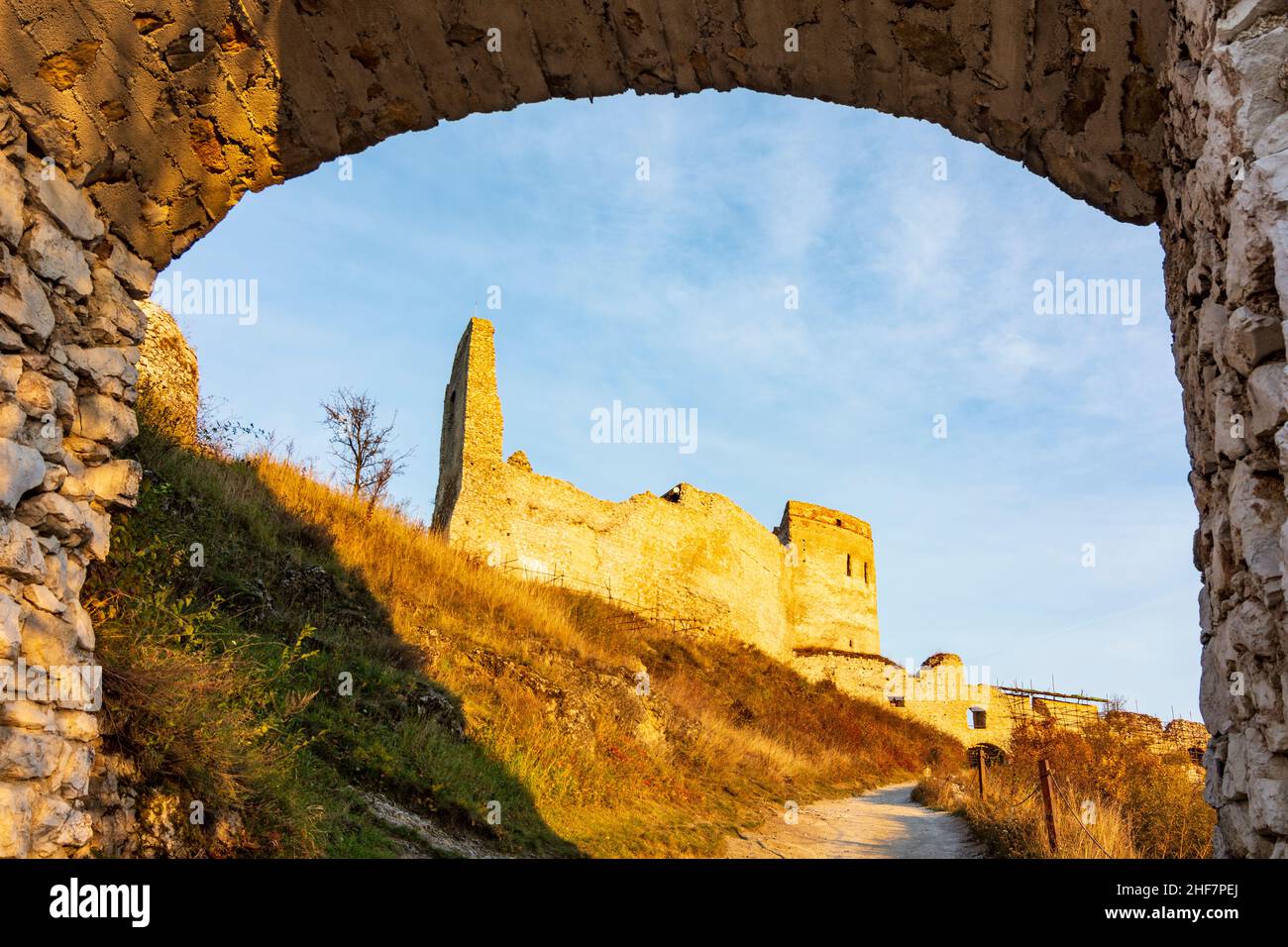 Cachtice (Schächtitz), Cachtice Castle in Slovakia Stock Photo - Alamy