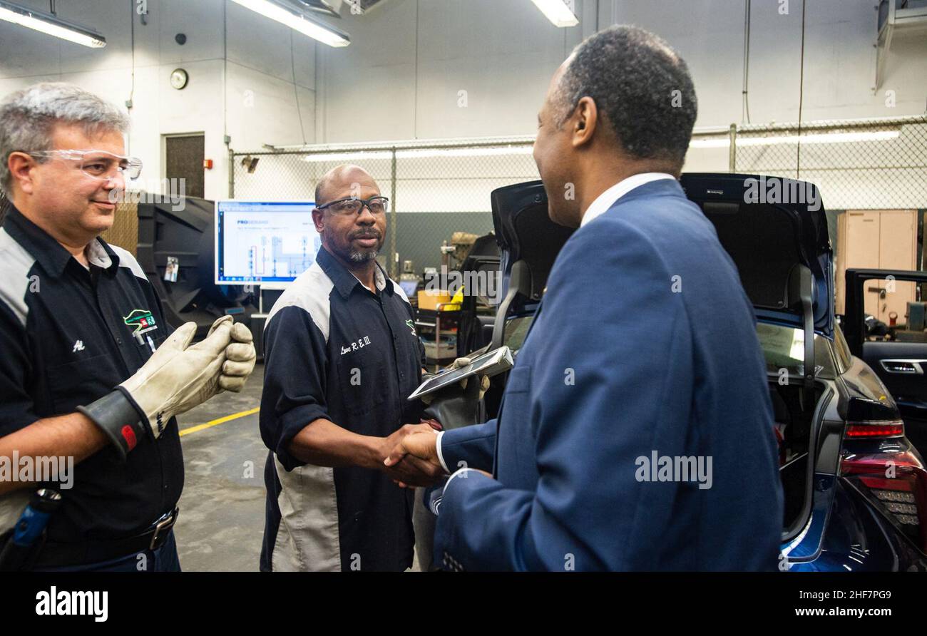 Secretary Carson Visits Los Angeles (41701949272 Stock Photo - Alamy
