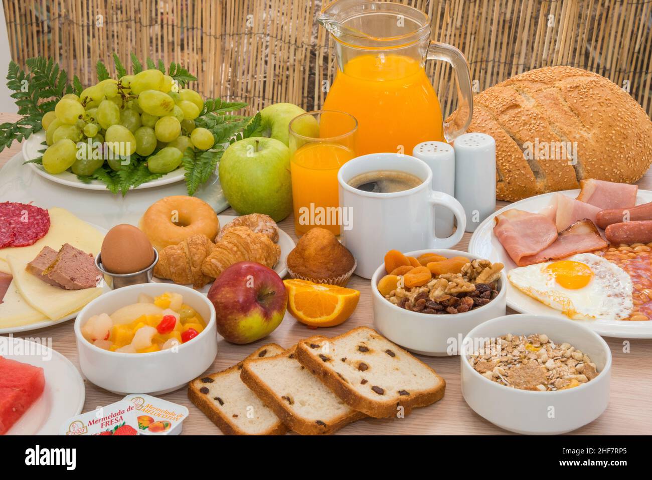 Breakfast items at a buffet Stock Photo - Alamy