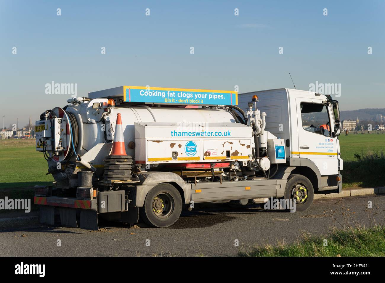 Vacuum tanker truck from thames water hi-res stock photography and ...