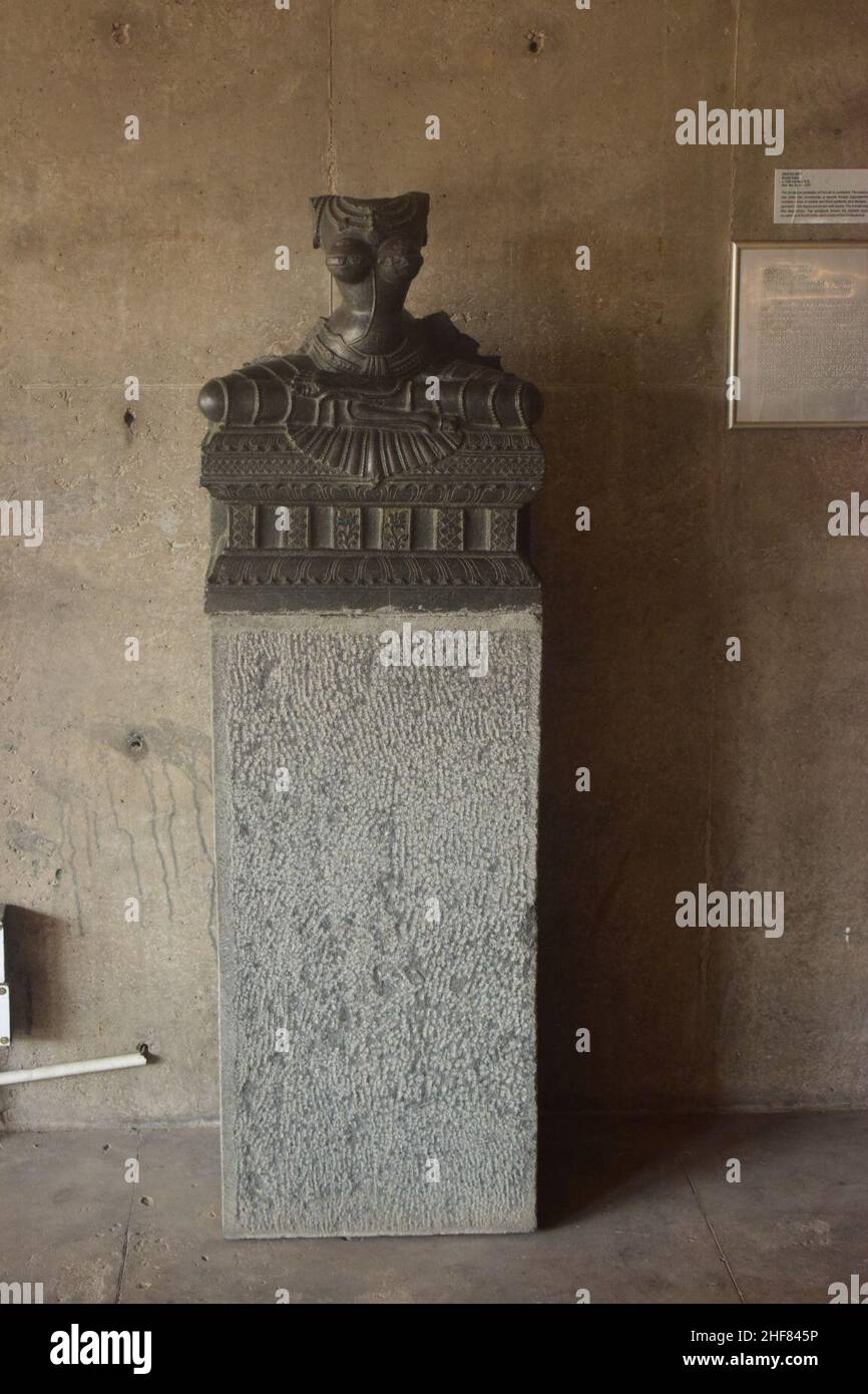 Seated devi hi-res stock photography and images - Alamy