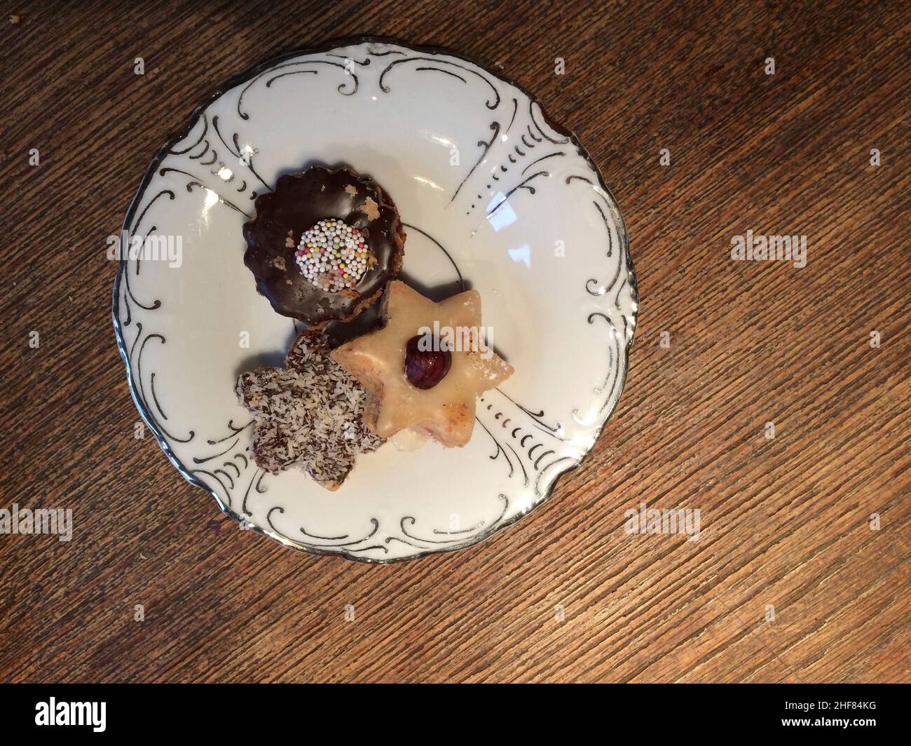 Plates of sweets hi-res stock photography and images - Alamy