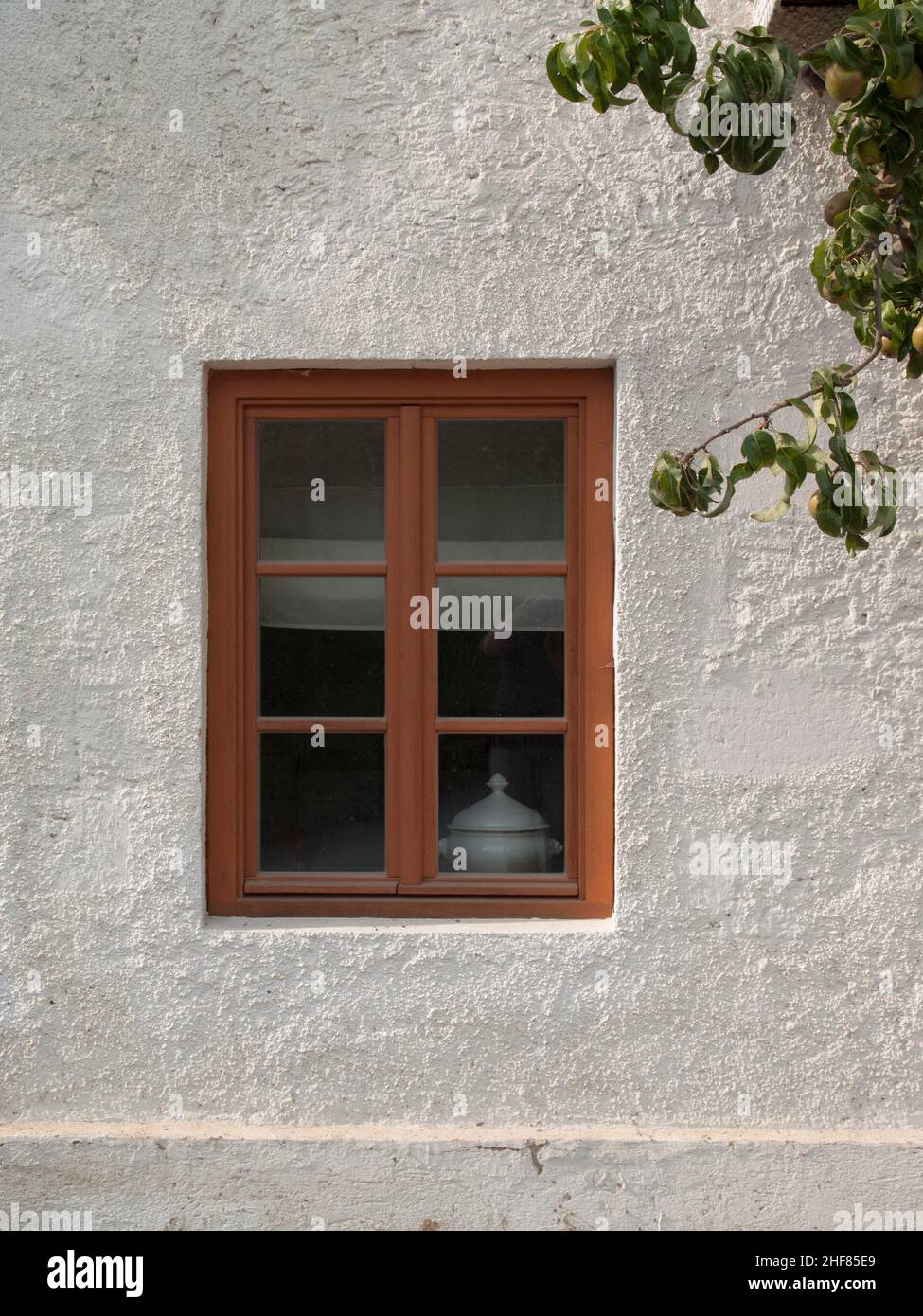Soup bowl, window, dishes, farmhouse Stock Photo - Alamy