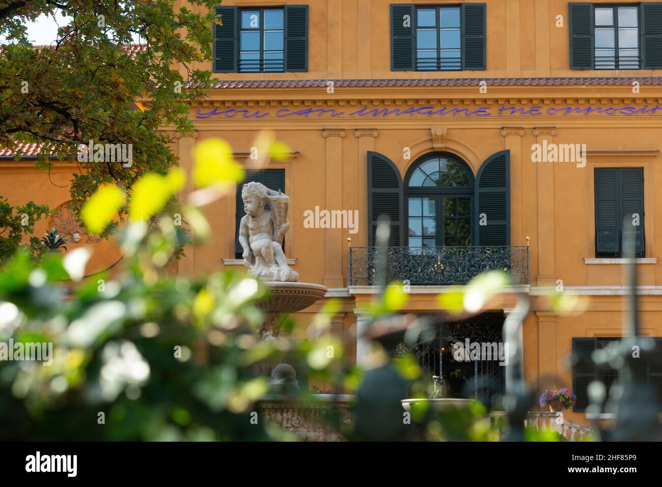 Lenbachhaus, art museum, gallery, garden, Munich Stock Photo - Alamy
