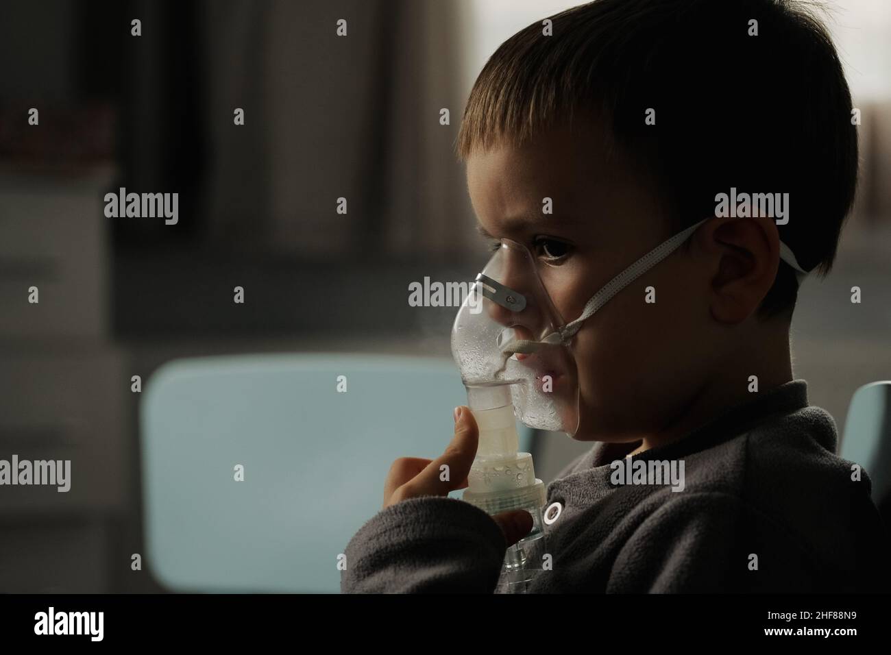 Boy oxygen mask home hi-res stock photography and images - Alamy