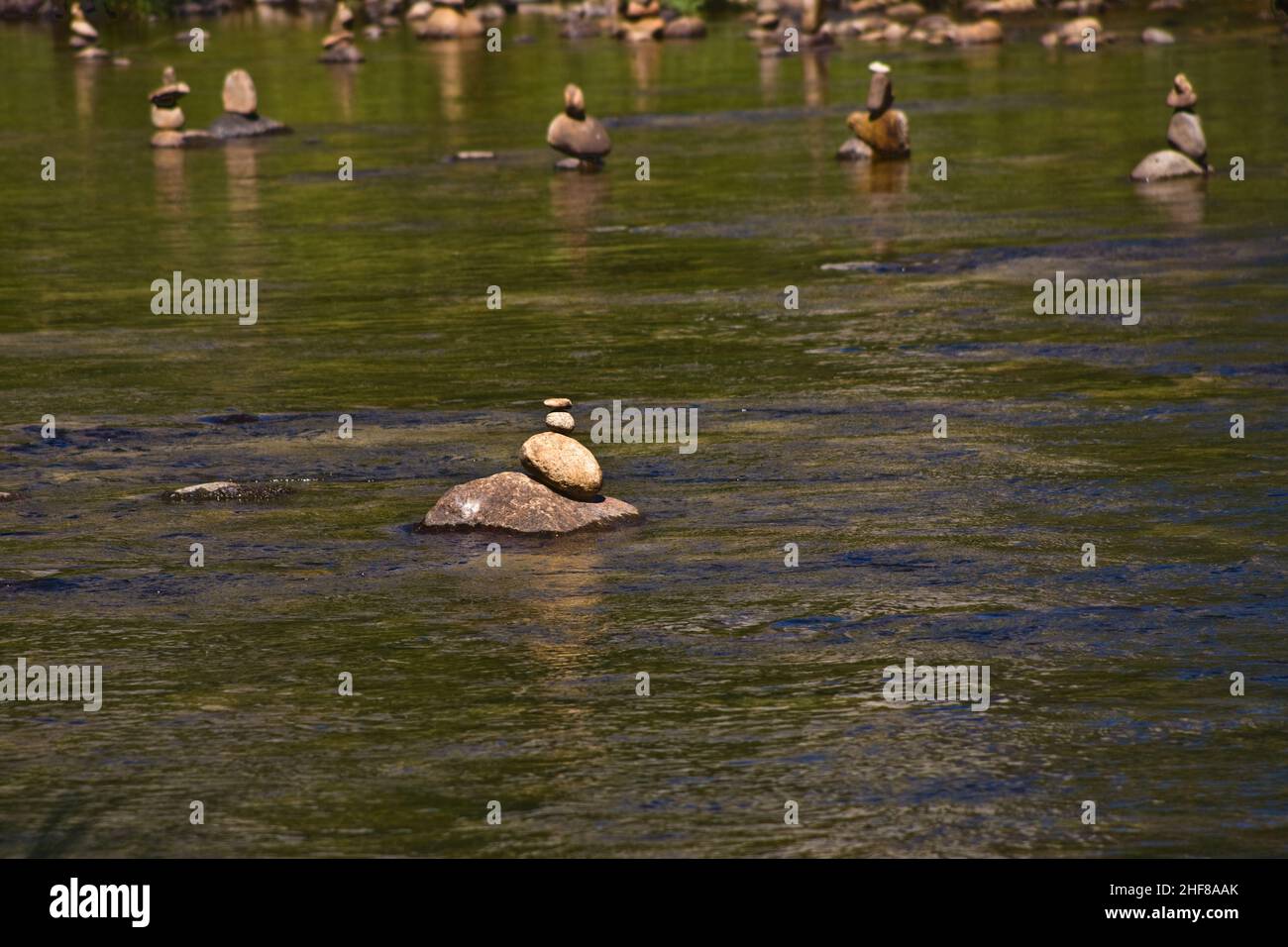 Looking at signs hi-res stock photography and images - Alamy