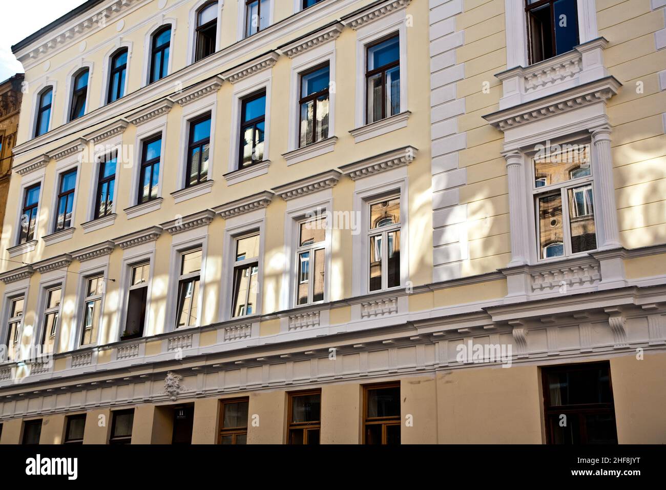 Vienna 19th century construction hi-res stock photography and images ...