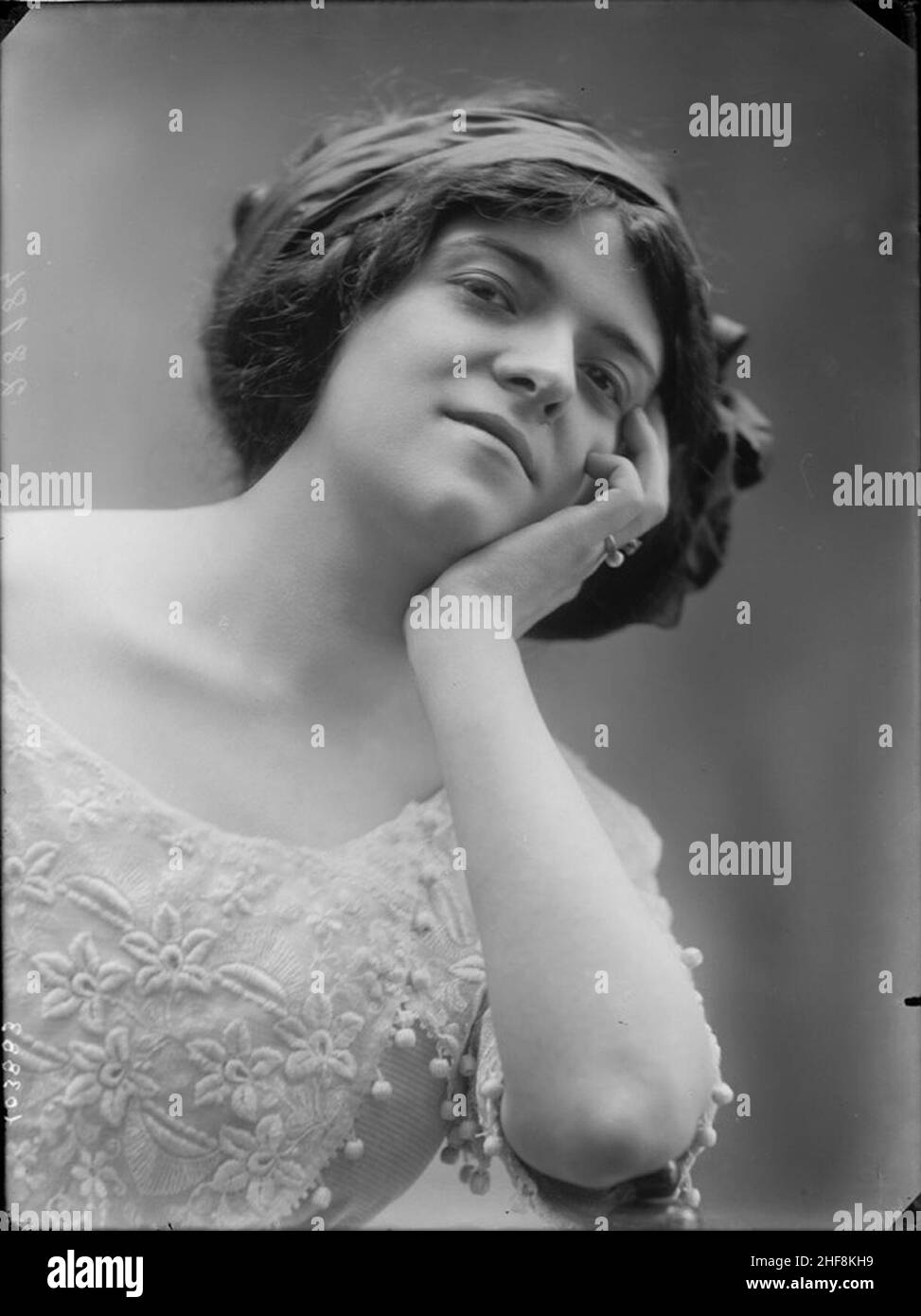 Sarah Fidelia Solari 02 Stock Photo - Alamy