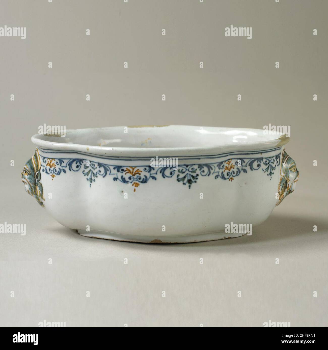 Sauce tureen hi-res stock photography and images - Alamy
