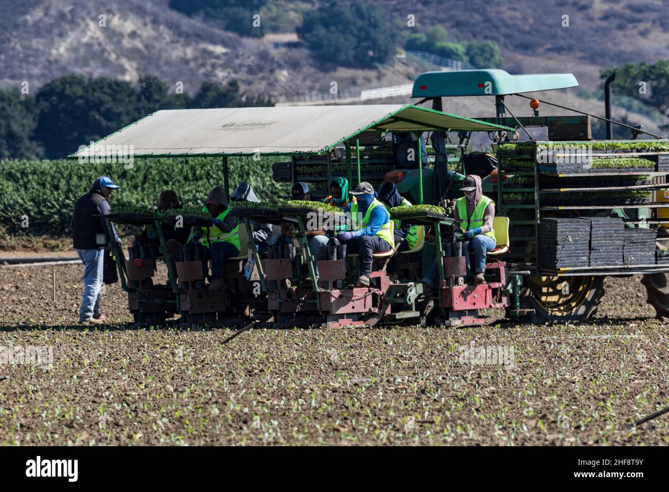 Field workers hi-res stock photography and images - Alamy
