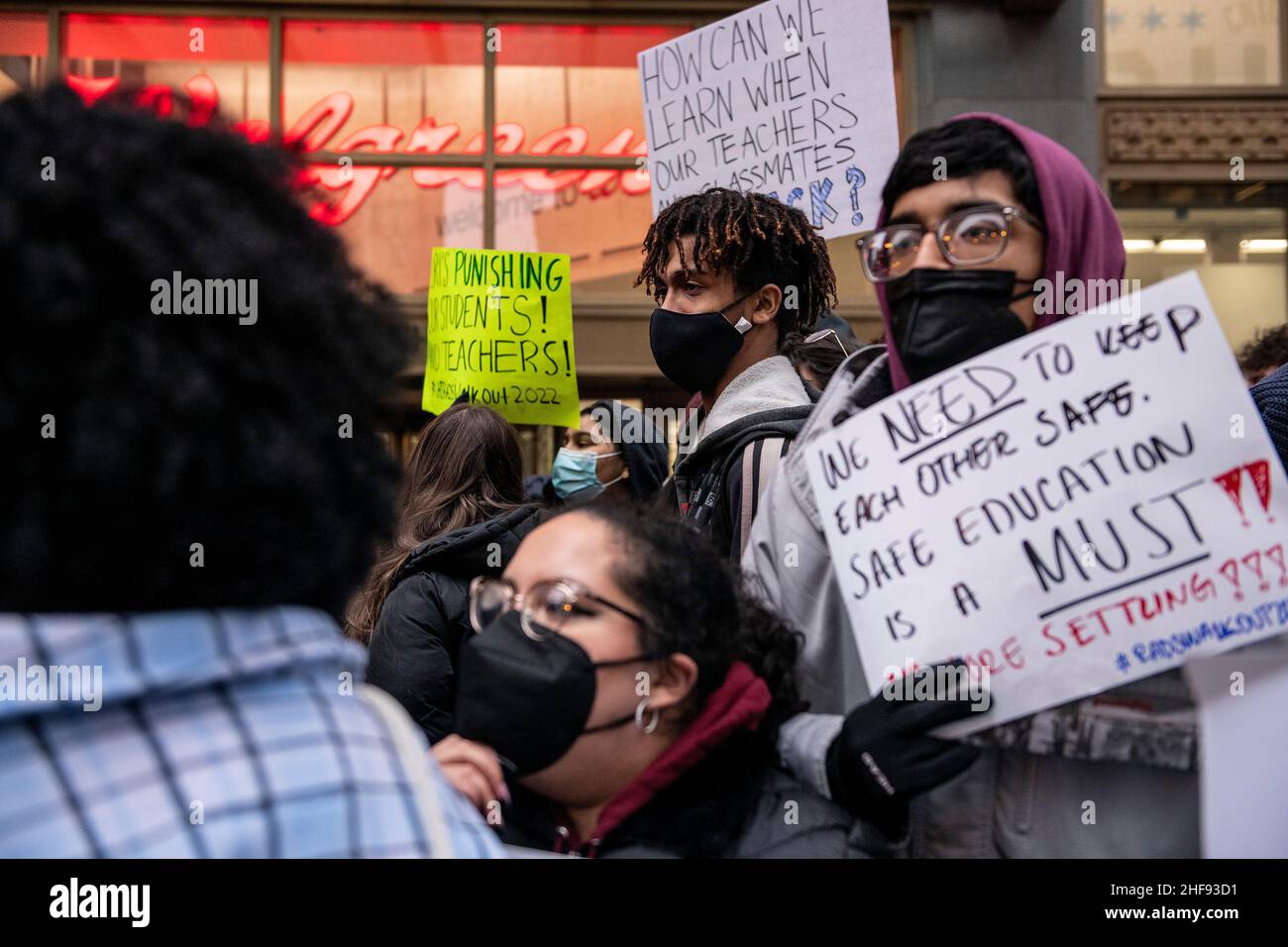 Chicago Public Schools (CPS) students shut down an intersection during ...