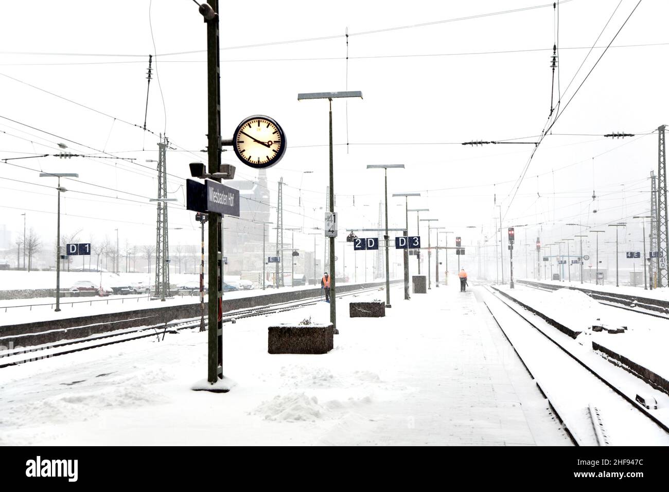 train station platform in snow Stock Photo - Alamy
