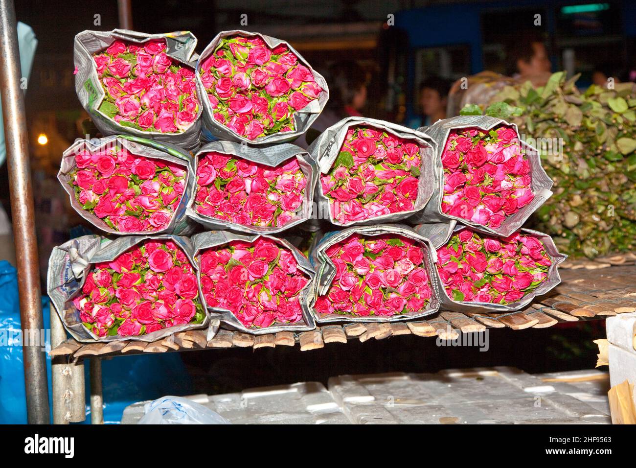 roses offered at the night flower market in Bangkok Stock Photo - Alamy