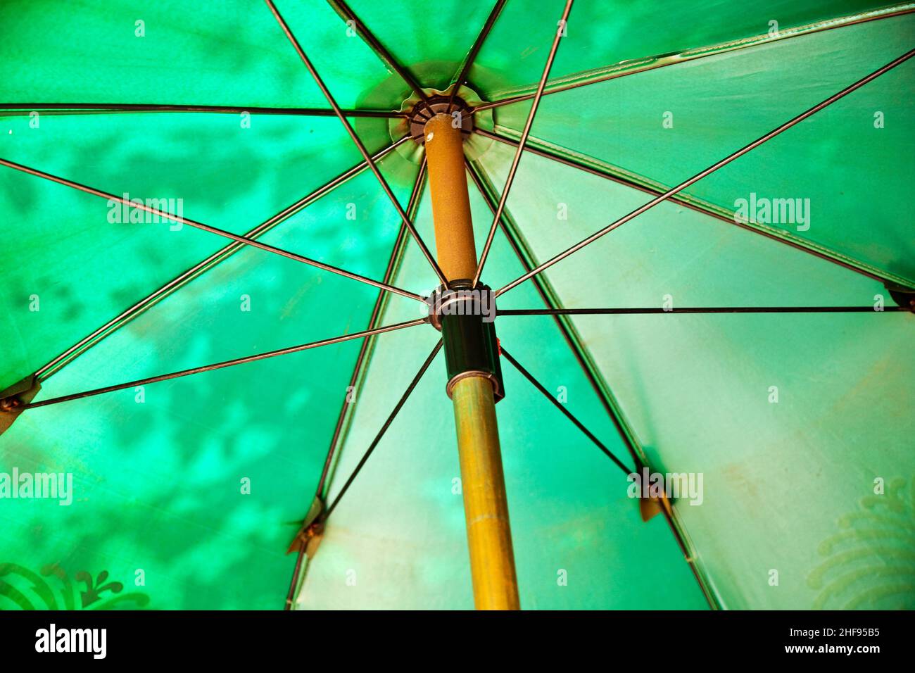 Protect against sun hi-res stock photography and images - Alamy