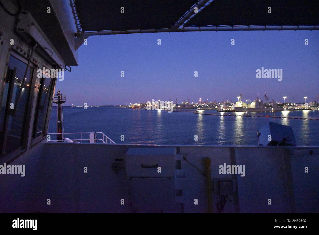 Sailors from U.S. Naval Meteorology and Oceanography Command and staff ...