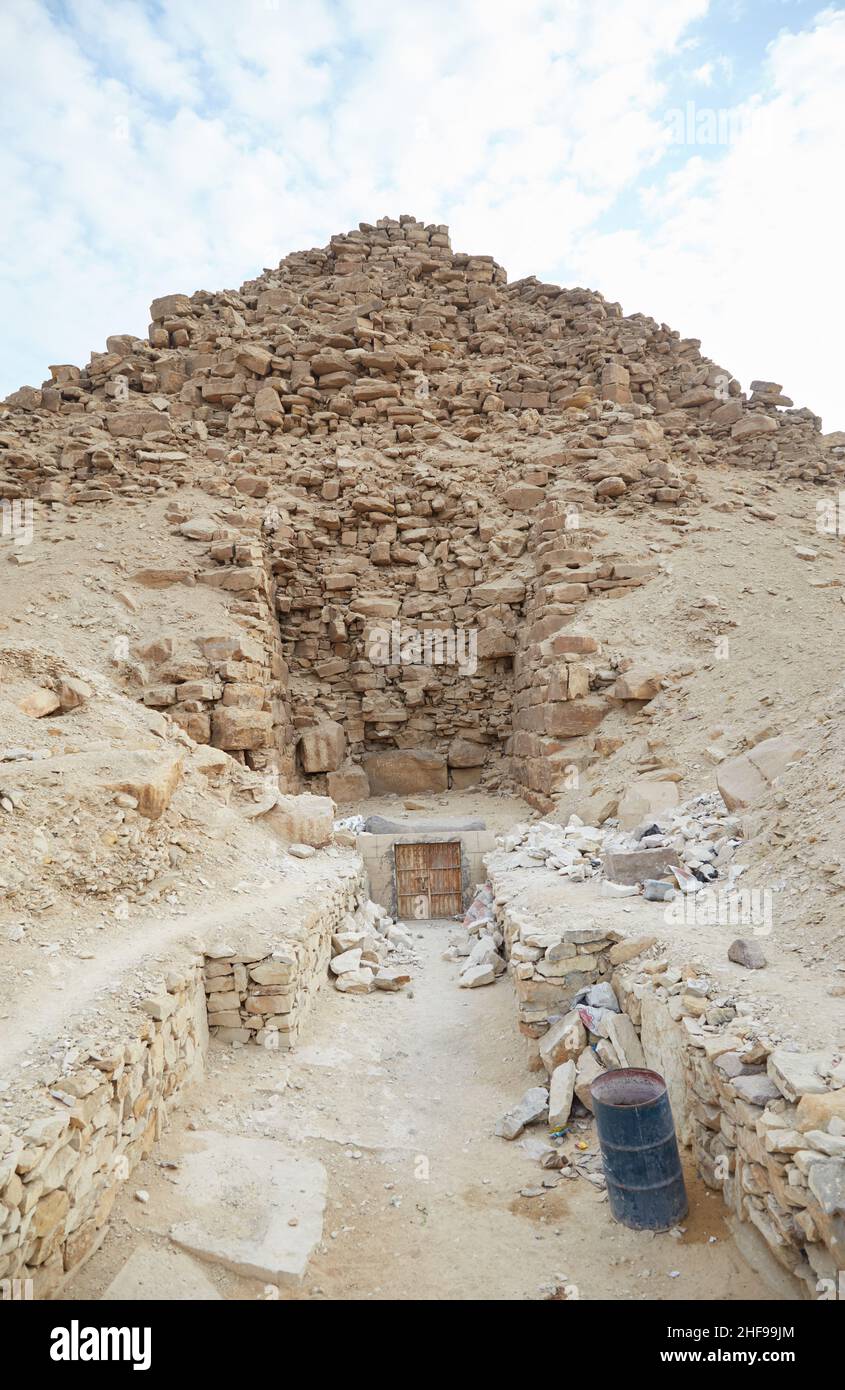 The 5th Dynasty Pyramid of Sahure at Abu Sir, Egypt Stock Photo - Alamy