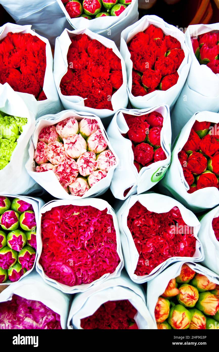 beautiful flowers at the flower market Stock Photo - Alamy