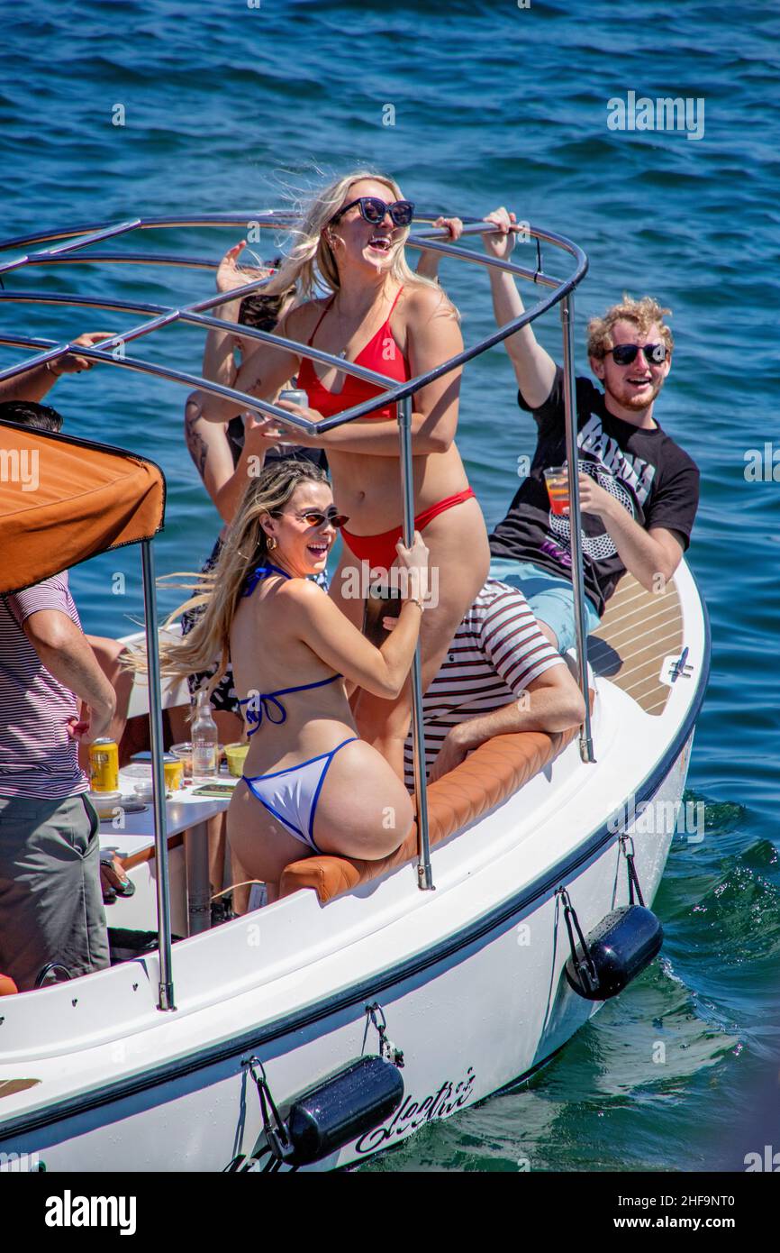 Women 20s in bikinis hi-res stock photography and images - Alamy