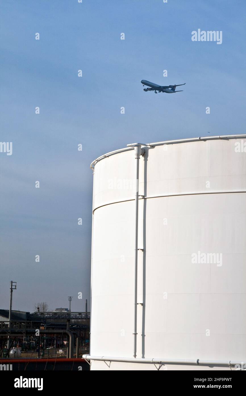 Aircraft diesel fuel tank hi-res stock photography and images - Alamy