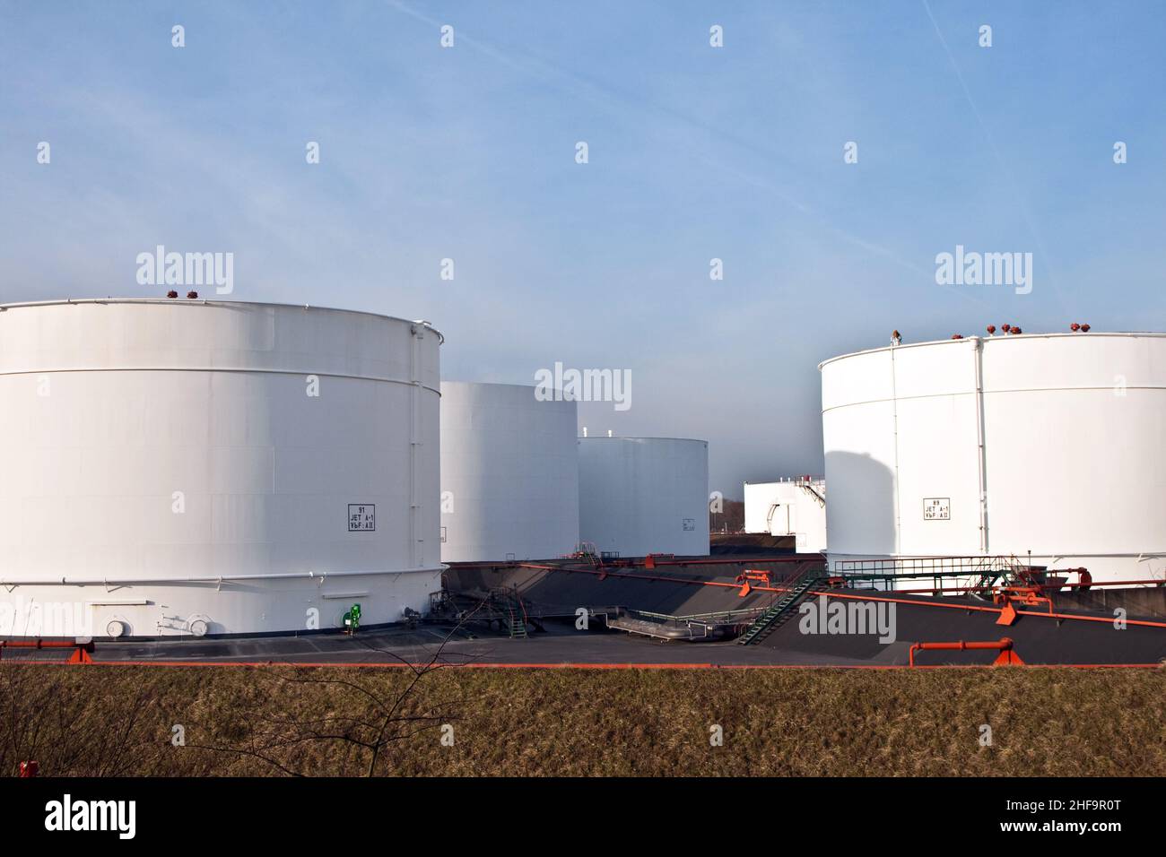 white tanks in tank farm with blue sky Stock Photo - Alamy