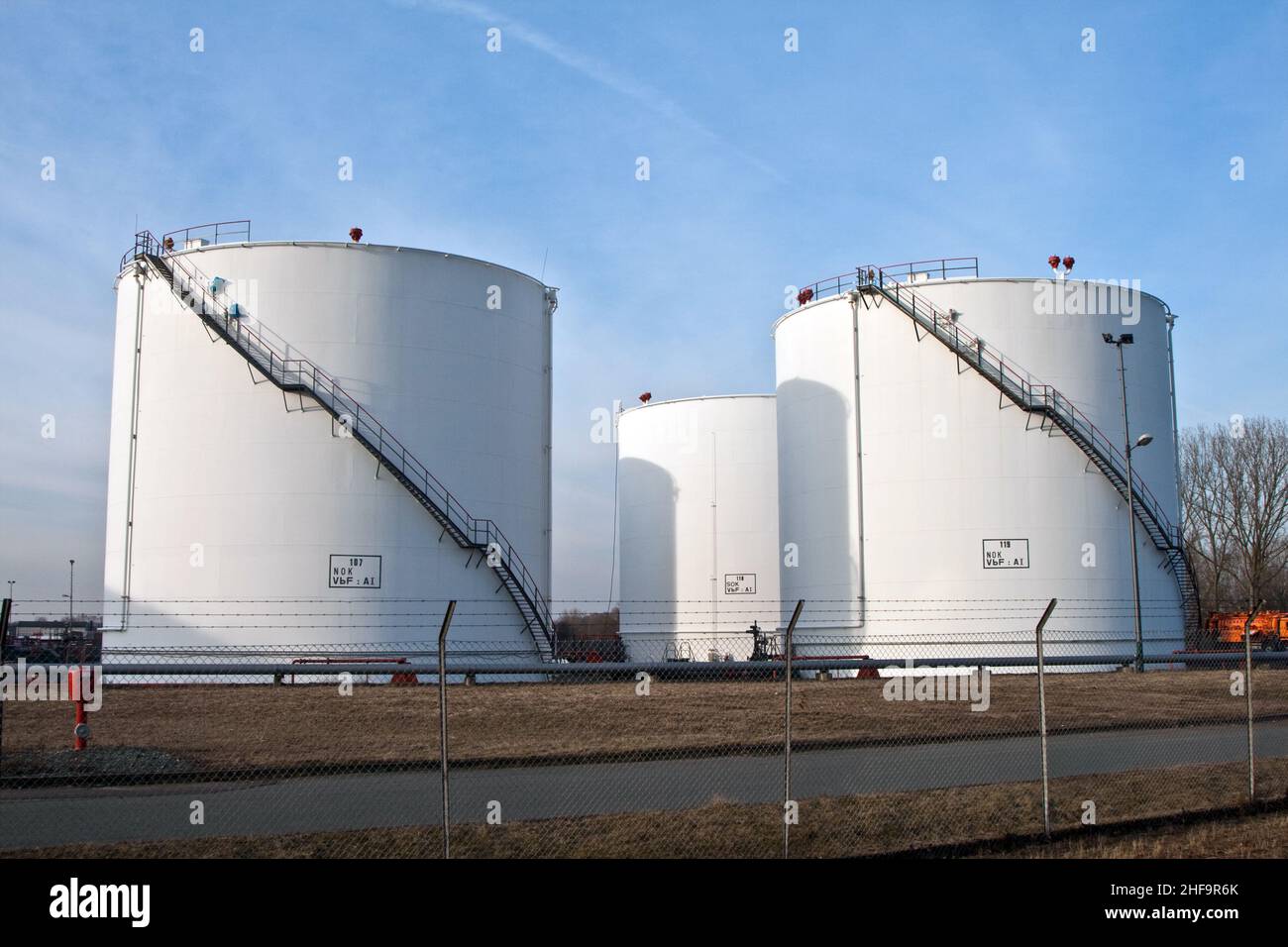 white tanks in tank farm with blue sky Stock Photo - Alamy