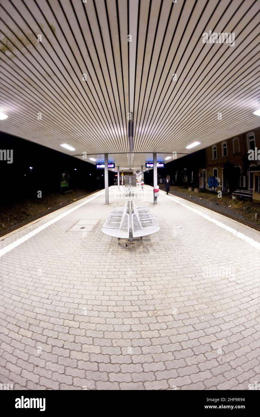 Empty station concourse hi-res stock photography and images - Alamy