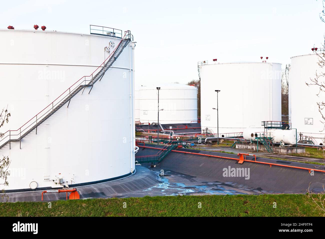 white tanks for petrol and oil in tank farm with blue sky Stock Photo ...